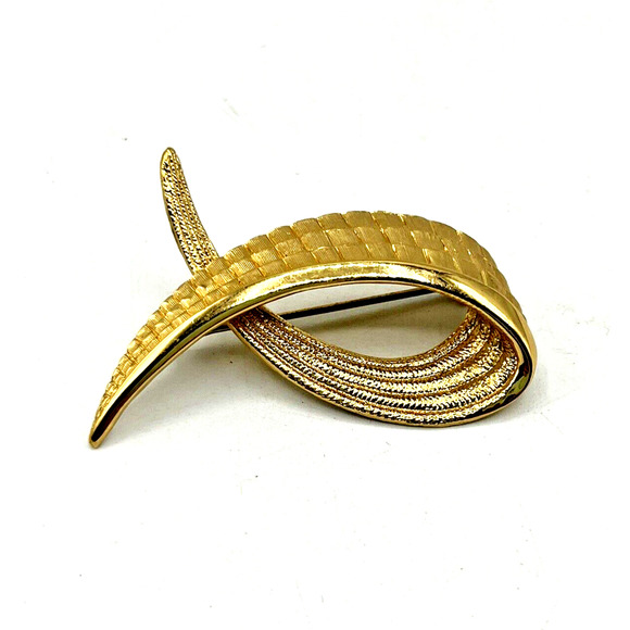 Monet | Jewelry | Vintage Monet Brooch Pin Gold Tone Textured 2 Inch ...